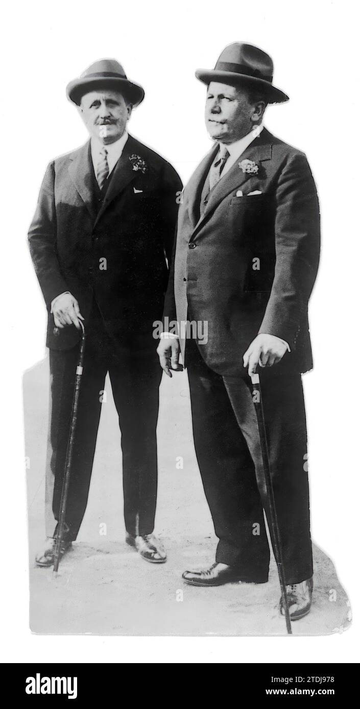 Serafin and joaquin alvarez quintero hi-res stock photography and ...