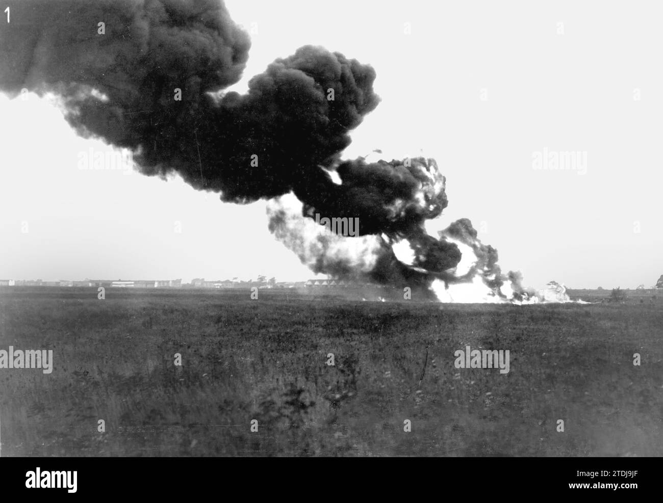 09/30/1926. NY. At Roosevelt Airfield. The "New York-Paris" airplane ...