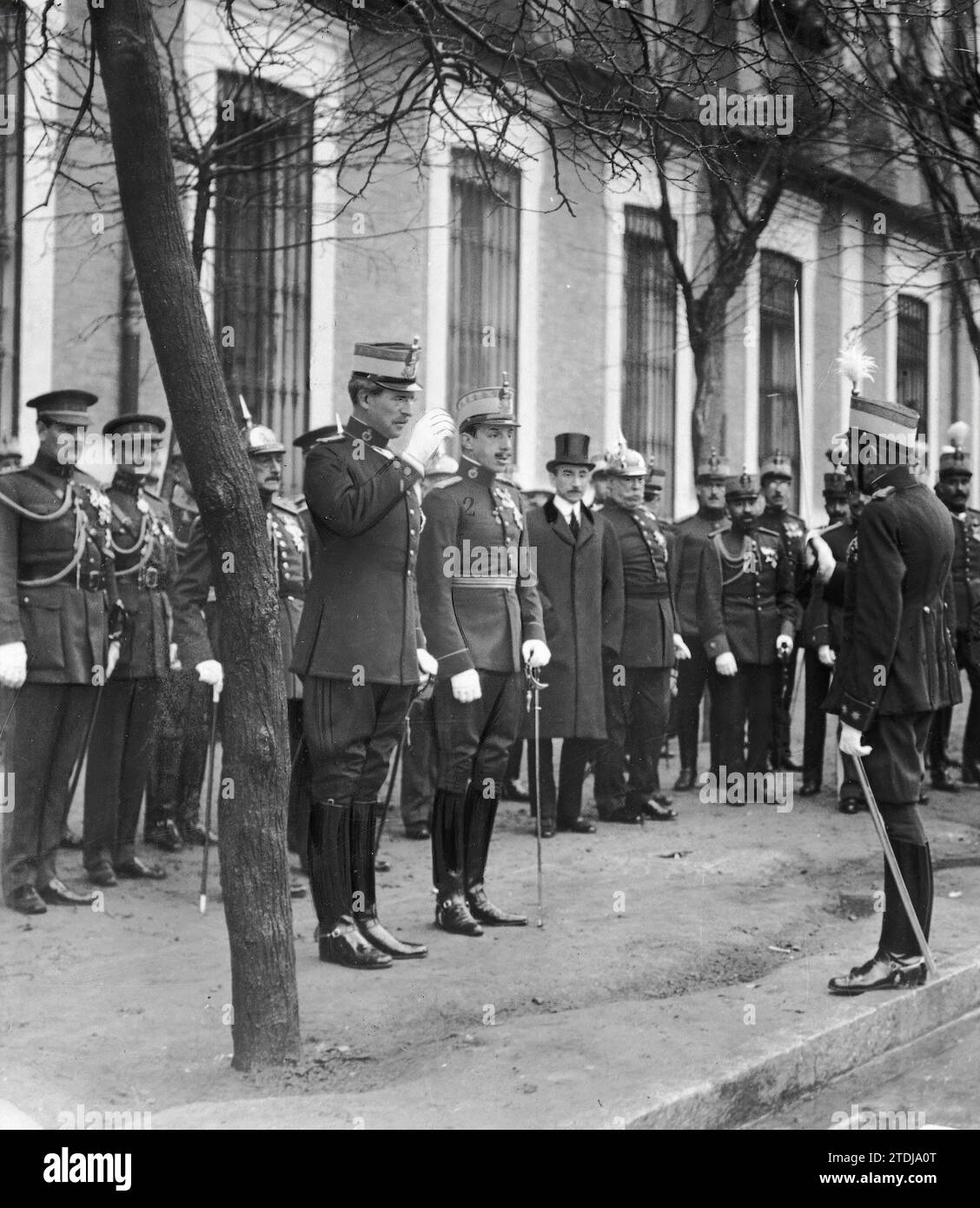 02/03/1921. Madrid. In the Wad-Ras barracks. H.H. Mm. The Kings of ...