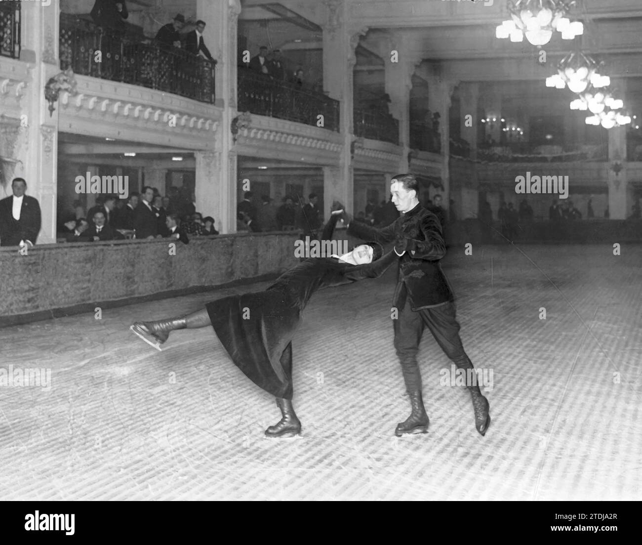 10/29/1922. Madrid. In the ice palace appearance of the frozen rink ...