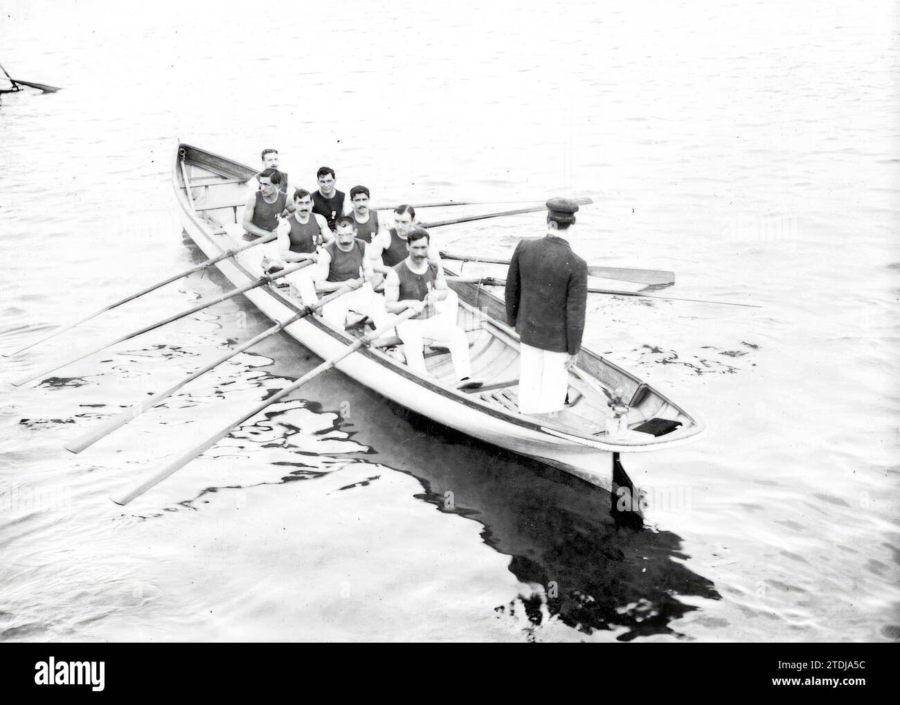 Valencia, 1906 (CA.)The Lola canoe commanded by Manuel Perera, winner of the first prize. Credit ...