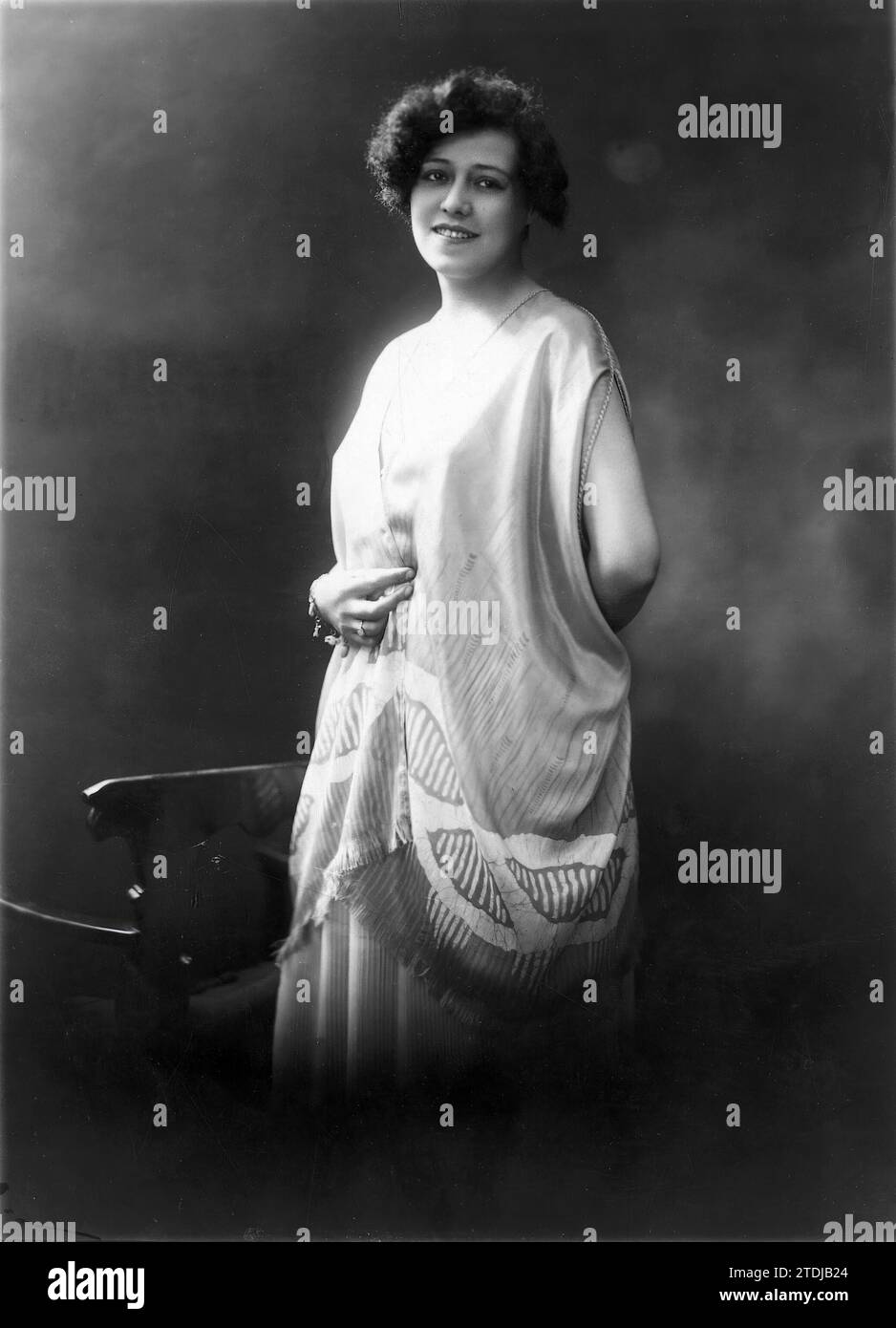 07/31/1921. Crespon robe printed on a Mauve background. Pangon Model ...
