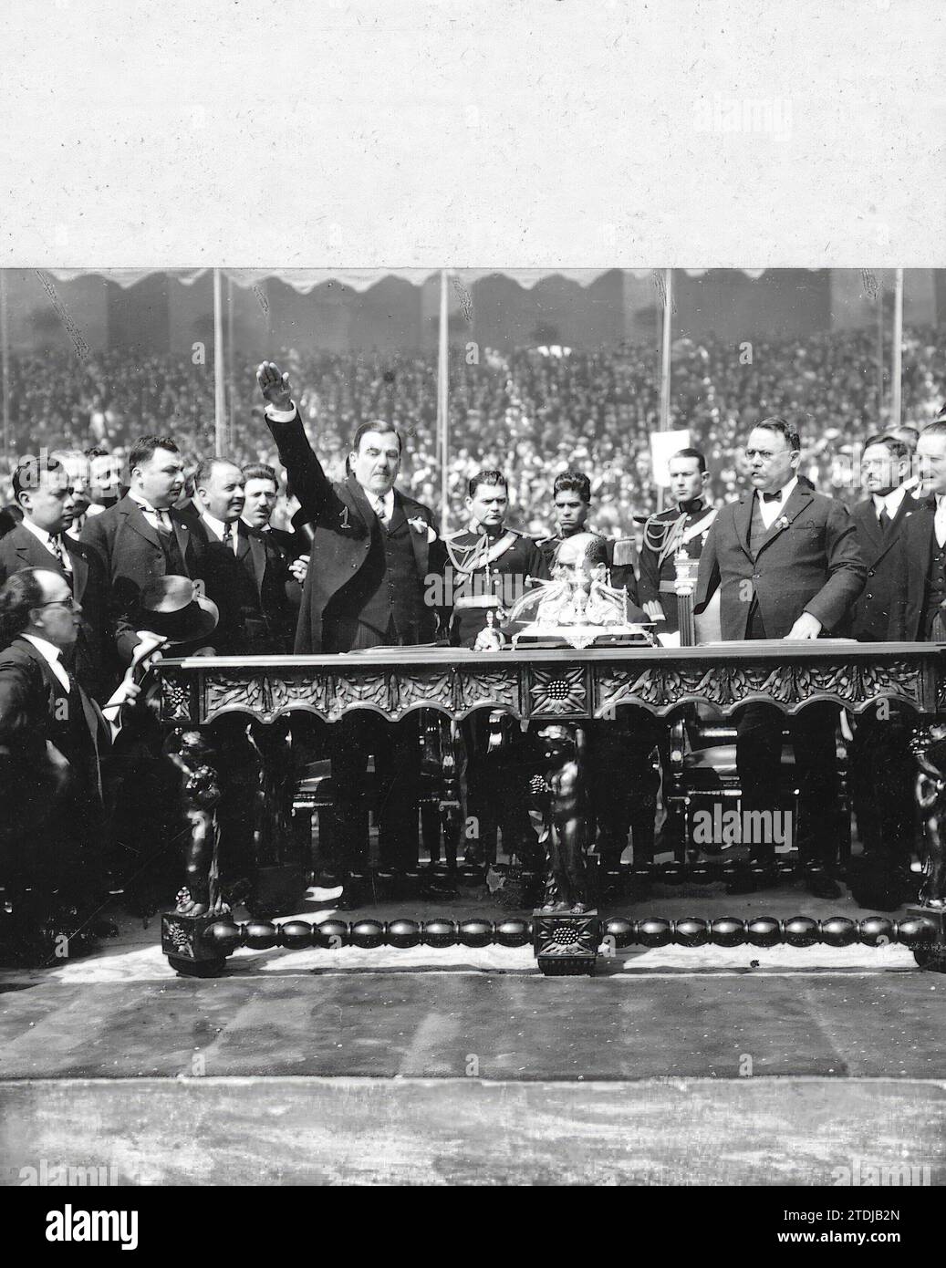 11/29/1924. The new President of Mexico, Plutarco Elias Calles, takes ...