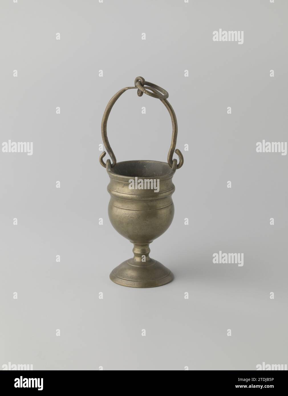 Wantwater bucket, round, anonymous, c. 1600 - c. 1699 The object is ...