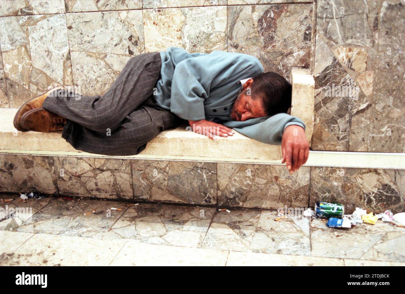 06/05/2002. Madrid 6-6-02 homeless person in the Metro. Photo: Juan ...