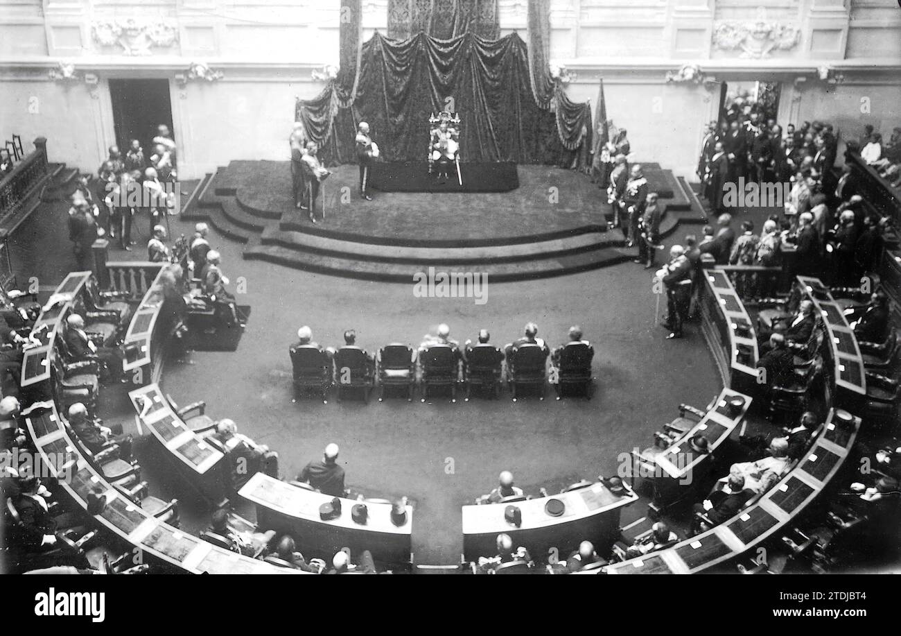10/01/1910. The opening of the Portuguese parliament. King Manuel Ii ...