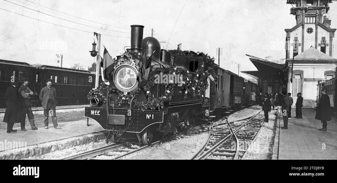 Martorell. 1913 (CA.) The inaugural train decked out to make the first ...