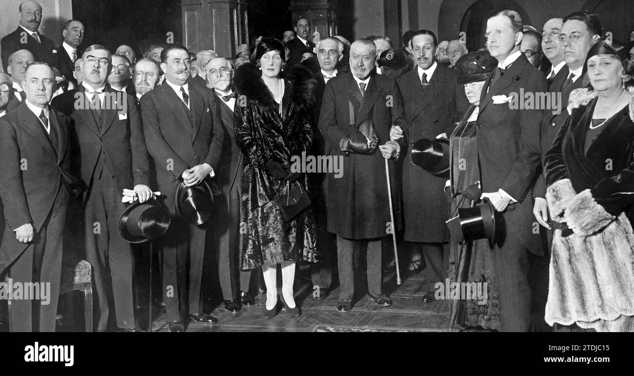 Madrid. 04/07/1930. In the Press House: Their Majesties the Kings and ...