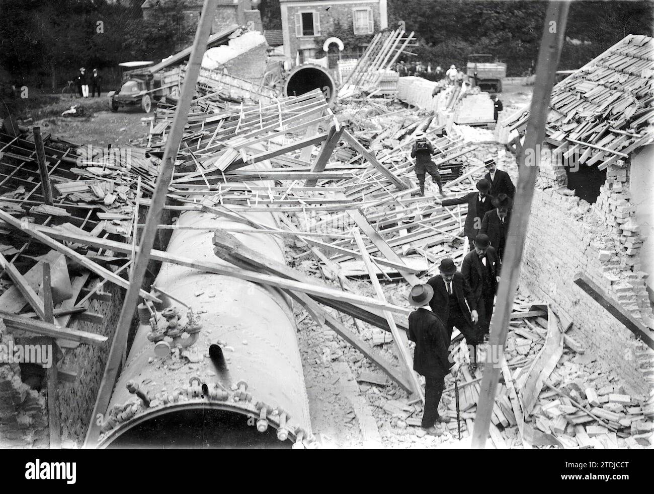 07/11/1913. The Chatenay catastrophe. Appearance of the debris after ...