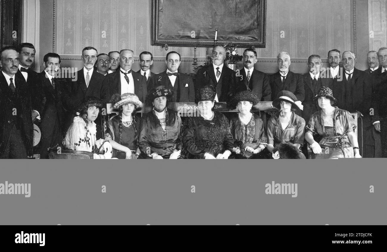 07/31/1920. Santander. From Medical Week. Dr. Martín Salazar (1), with ...