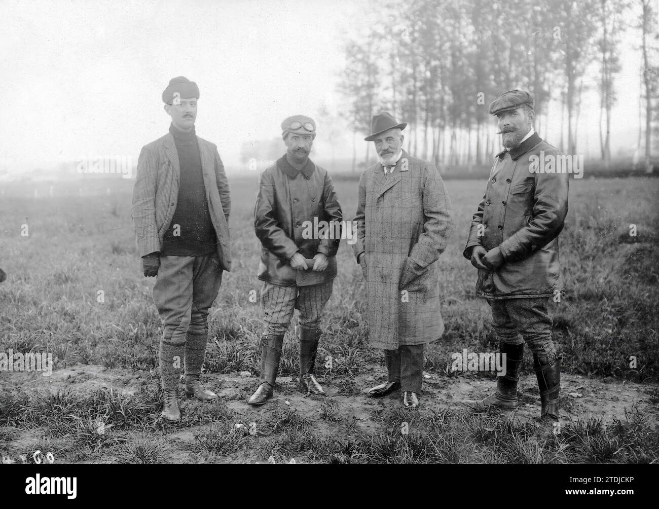 11/10/1909. The crew of the airship during the tests, from right to ...