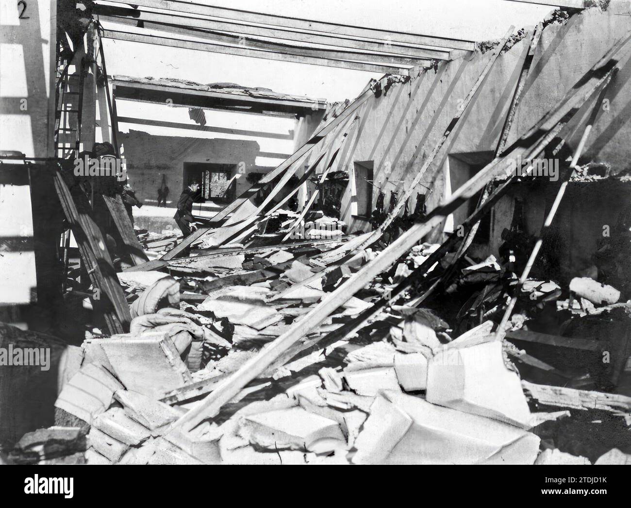 02/04/1916. Terrible cyclone in Ceuta. State in which the infantry barracks of position A ...