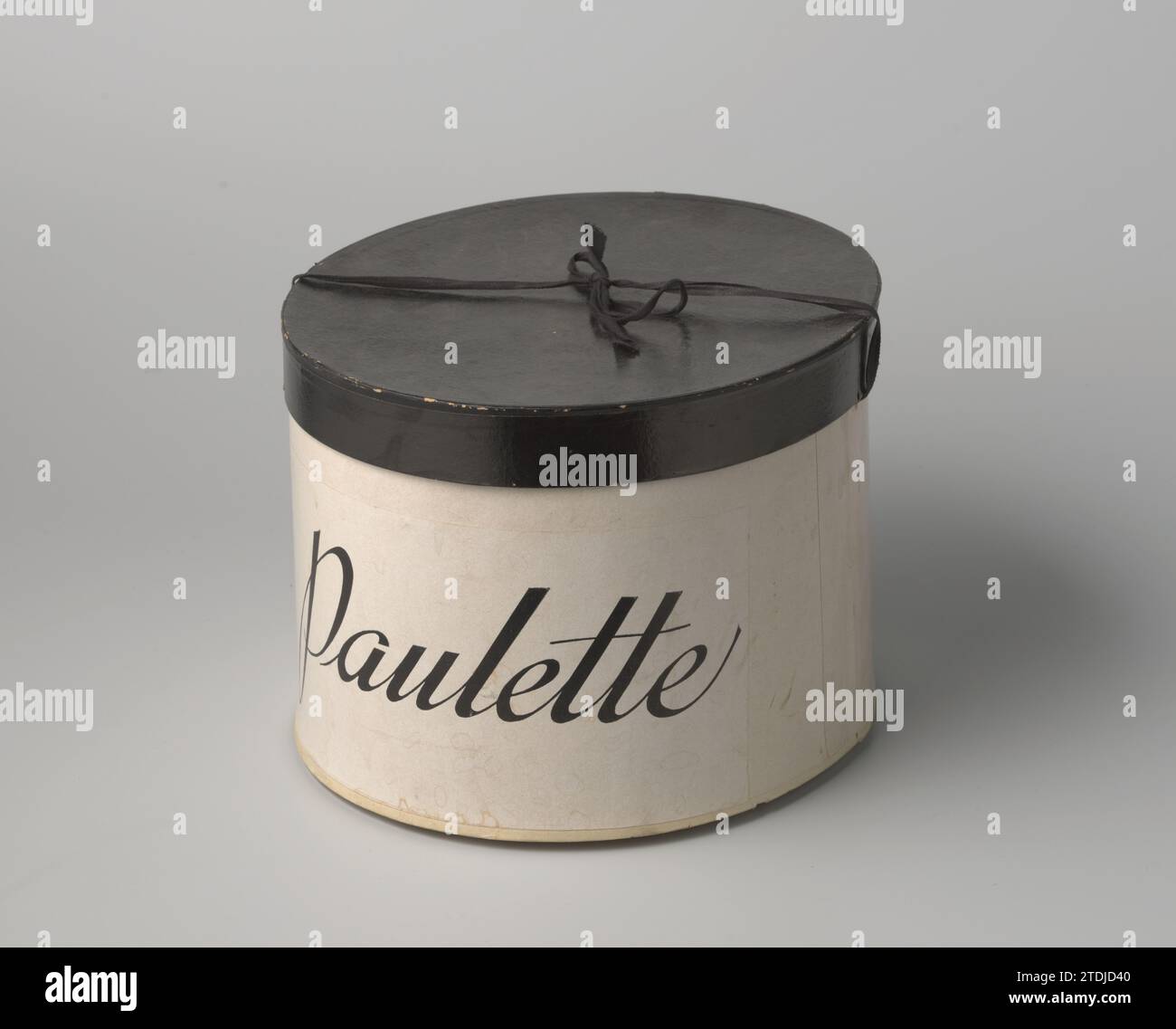 Oval hat box of cardboard, covered with white paper; The lid is stuck ...