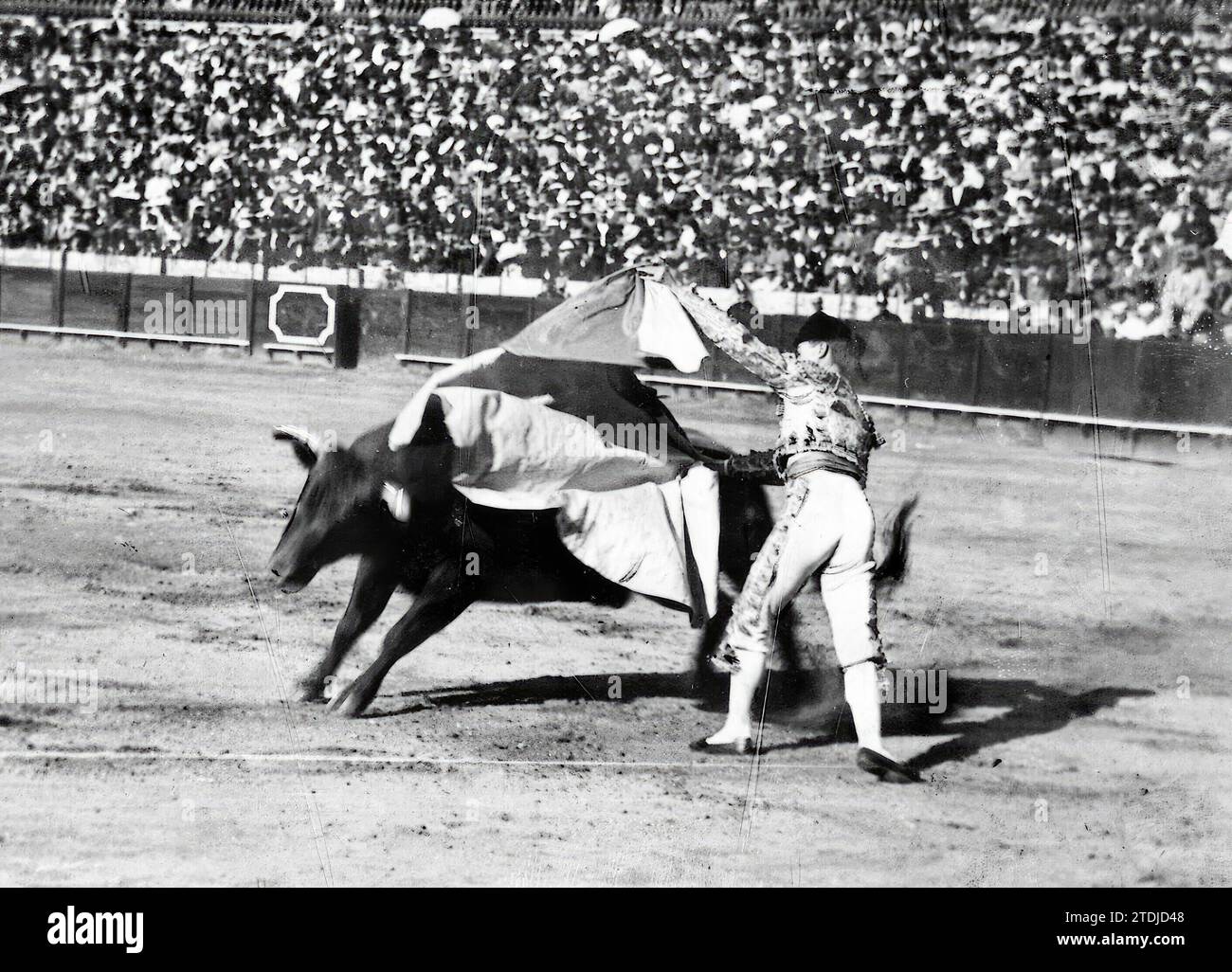 04/20/1913. Seville, day 20. Manolo Torres (Bombita) bullfighting in ...