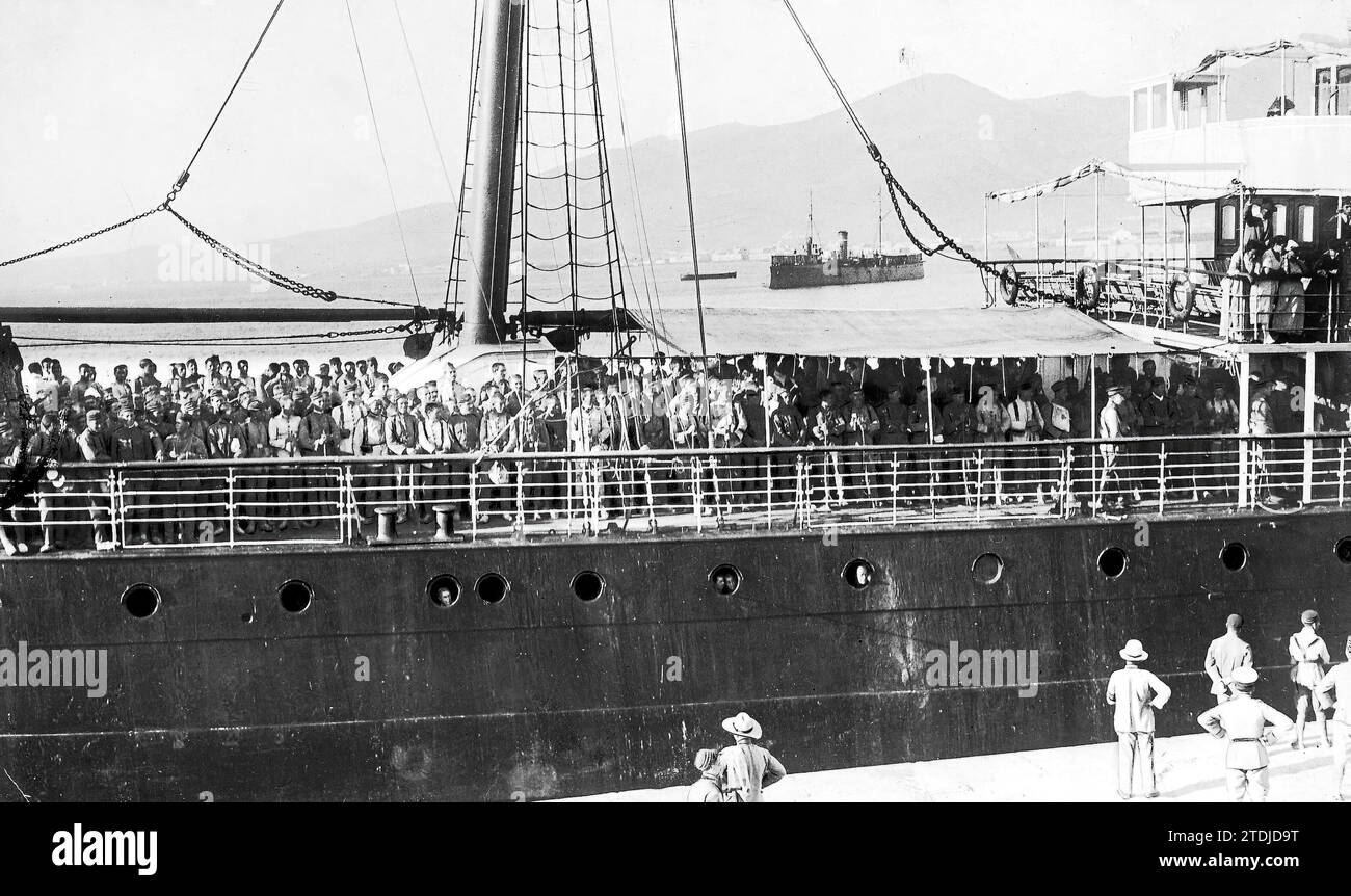07/31/1921. Melilla. The column of the African regiment the Steamboat ...