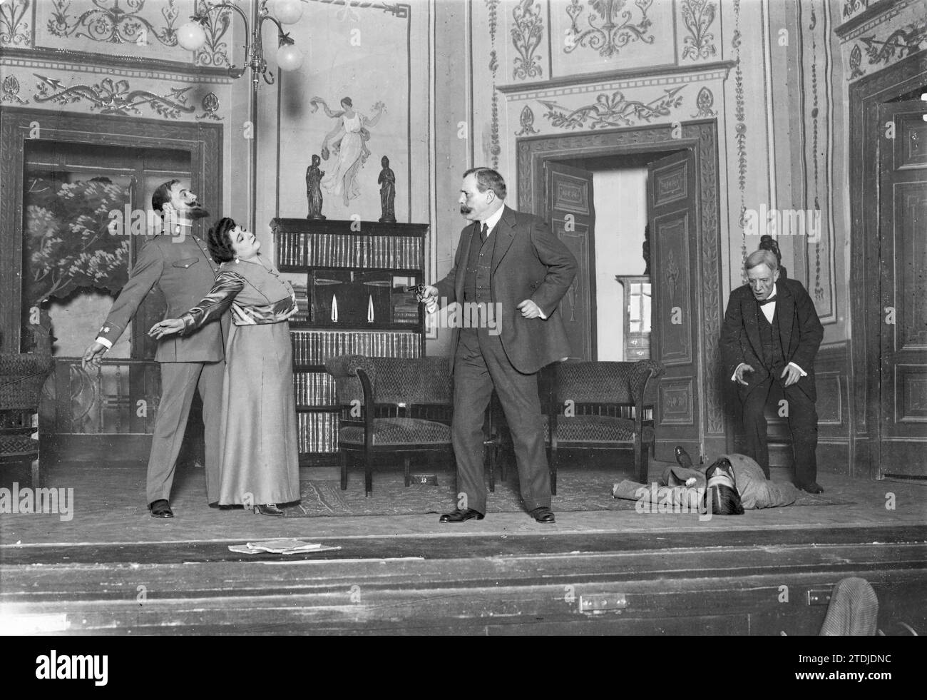 01/31/1915. In the Spanish theater. Final scene of the second act of ...