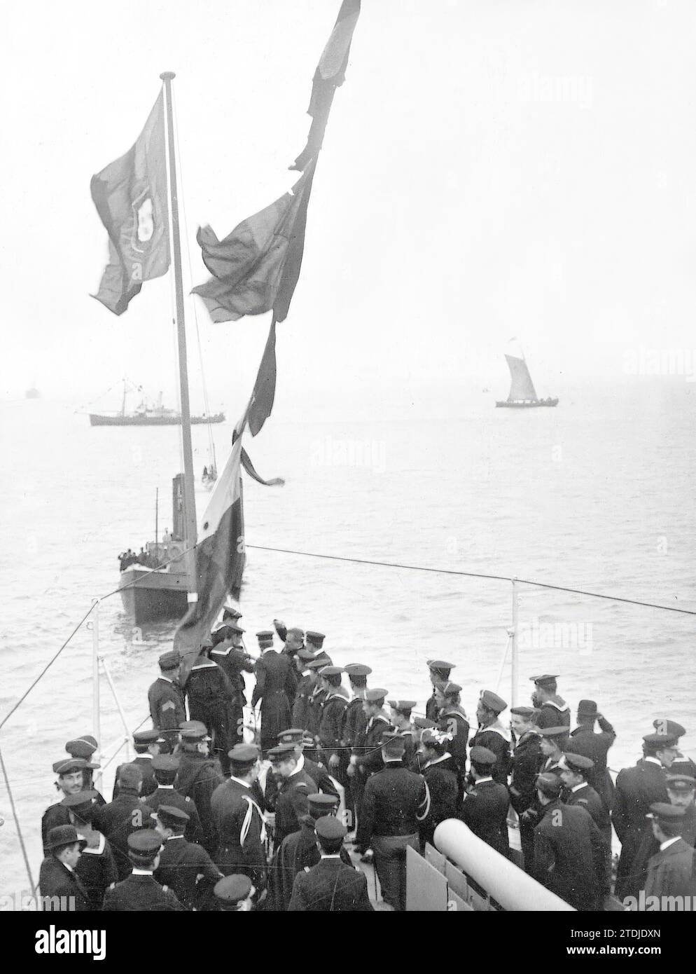 10/04/1910. The first Republican flag raised on the cruiser Admiral Don ...