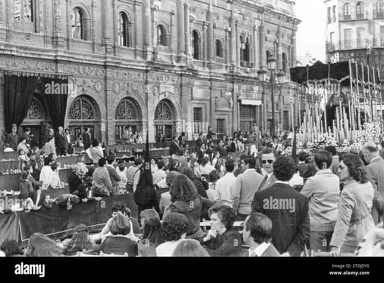 04/05/1982. The passing of the Javieres brotherhood on Holy Tuesday in ...