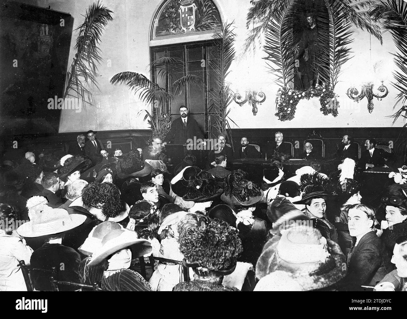03/31/1912. Completion of an assembly in Barcelona. Assembly Hall of ...