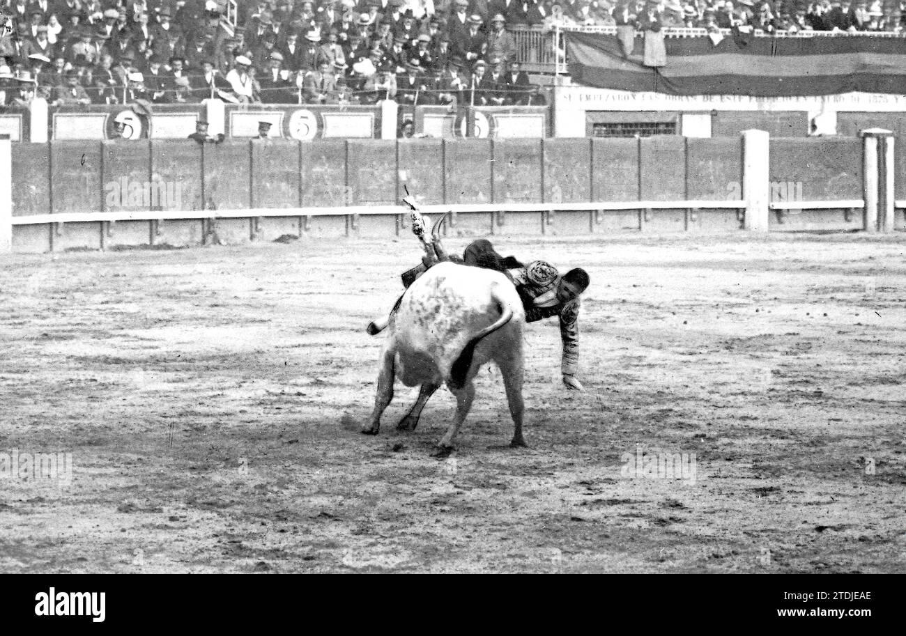 10/09/1913. Yesterday's bullfight in Madrid. Catching the right-handed ...