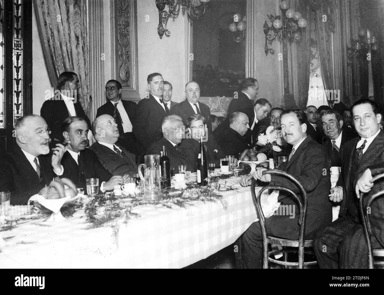 Table de banquet hi-res stock photography and images - Alamy
