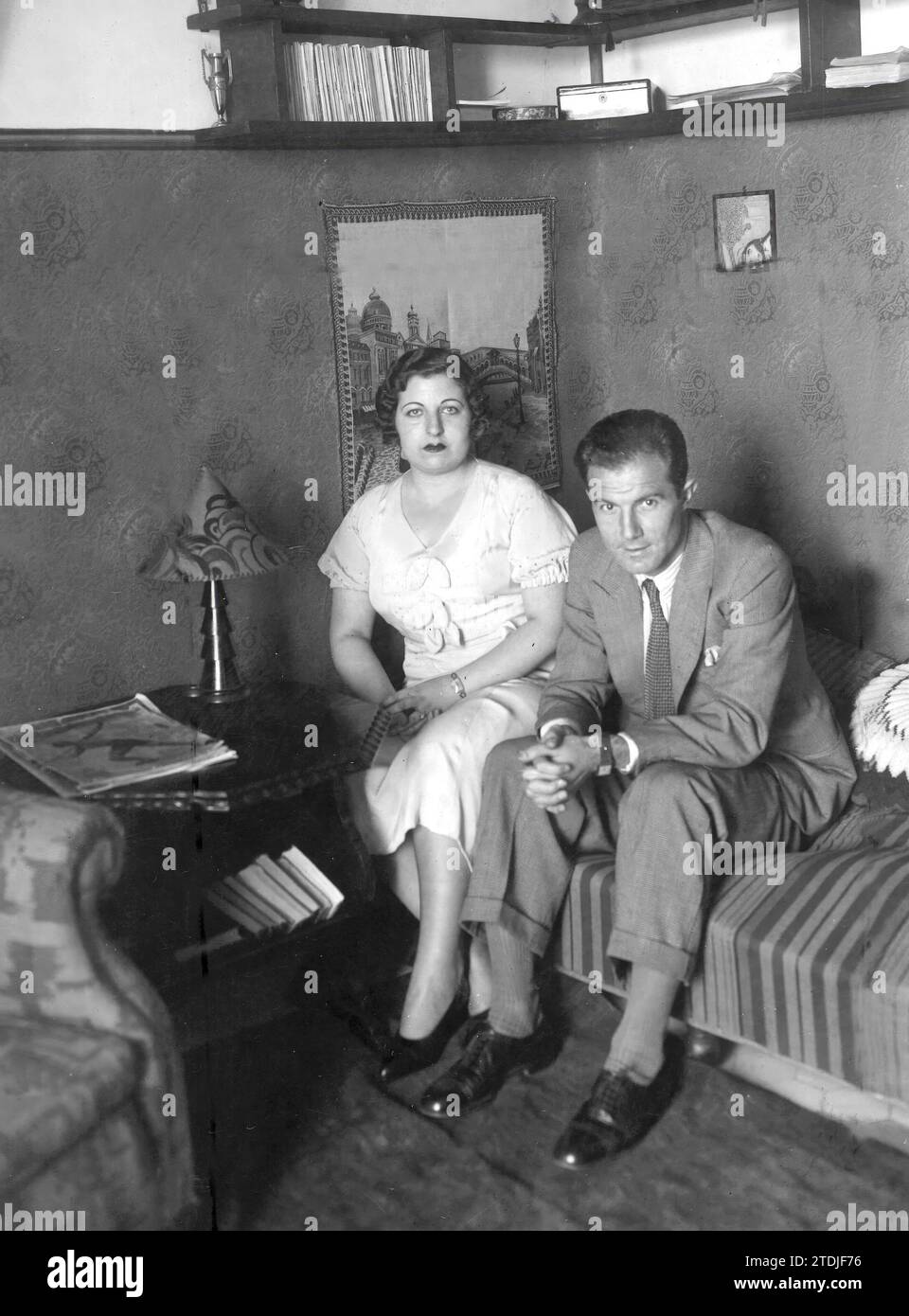 12/31/1934. Jacinto Quincoces with his wife at home. Credit: Album ...