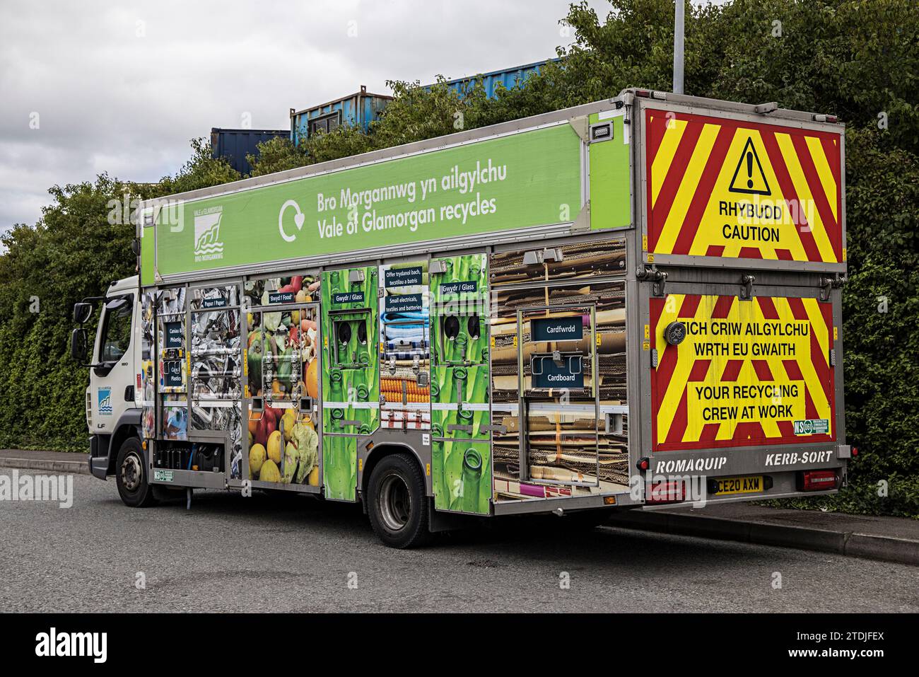 Recycling lorry hi-res stock photography and images - Alamy