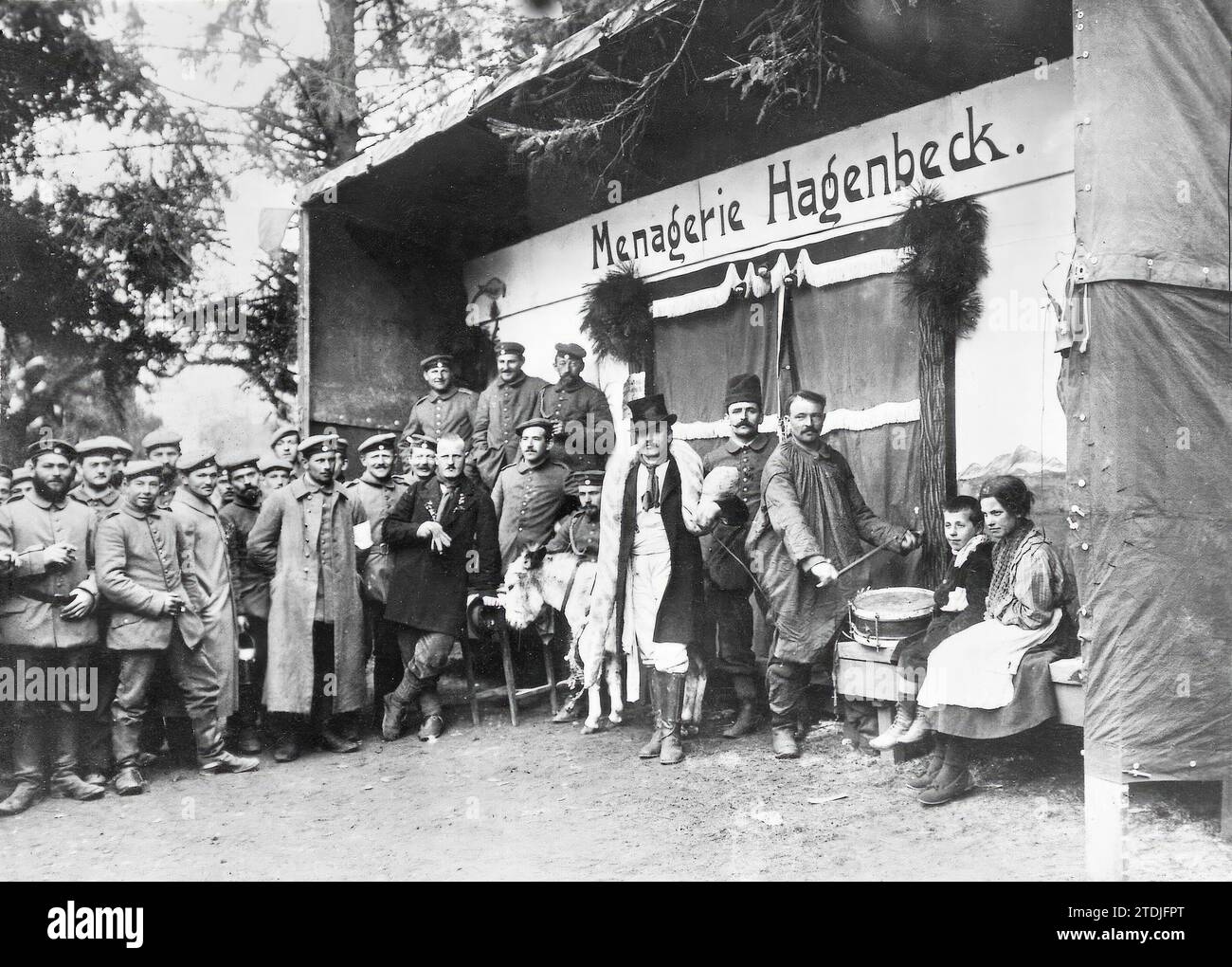 06/30/1915. The good humor of the German Soldiers. A Fair Booth ...
