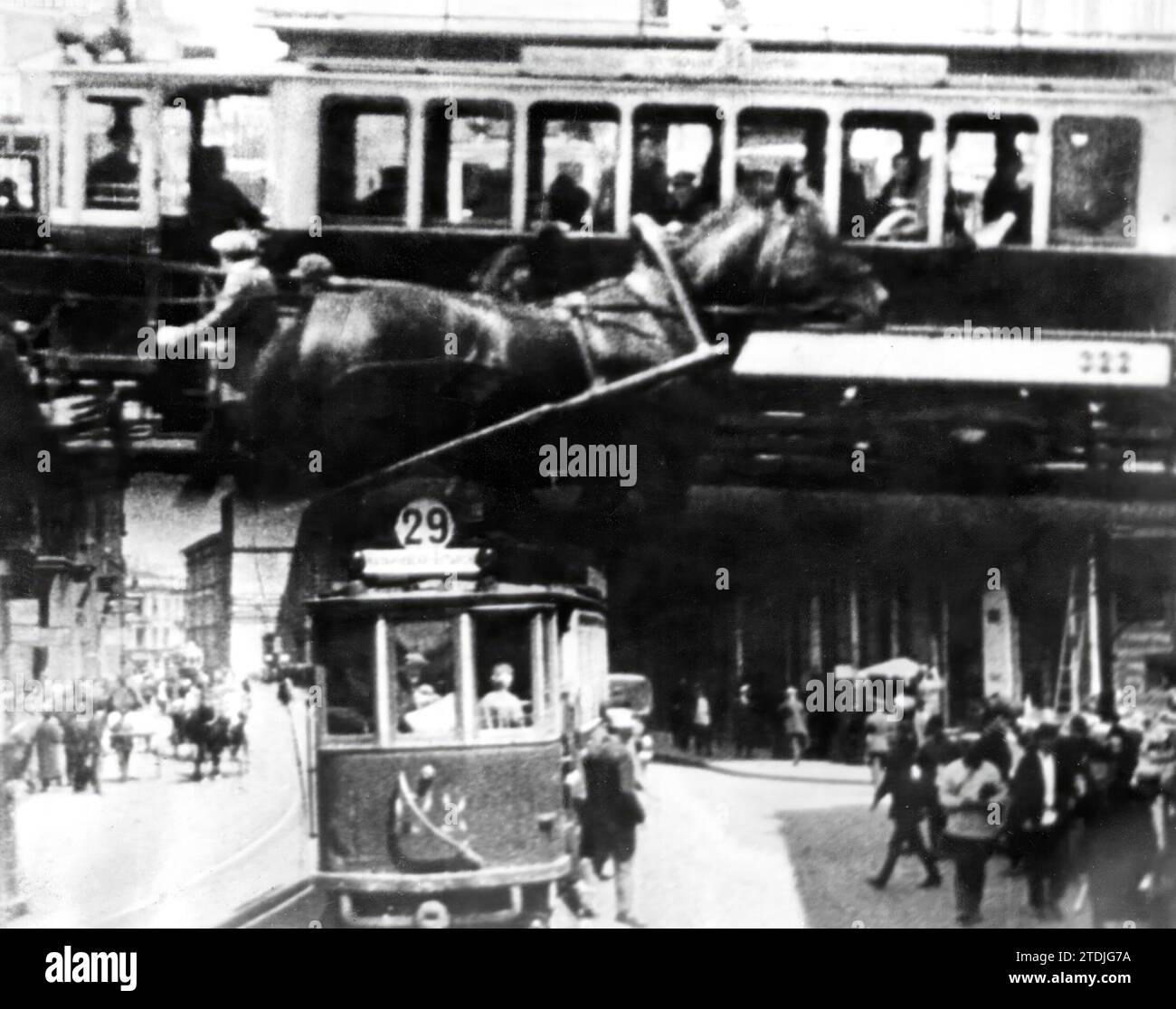 Dziga vertov hi-res stock photography and images - Alamy