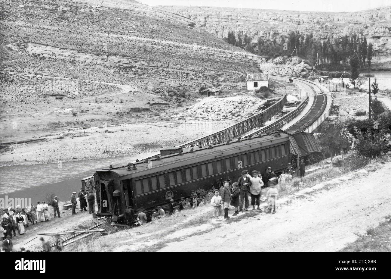 09/30/1915. The Horadada derailment. Situation in which the derailed ...