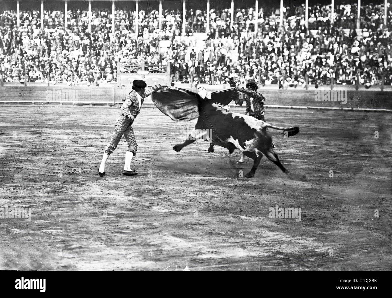 08/31/1913. Barcelona (Plaza Vieja), day 31. Valencia and Manolete Ii ...