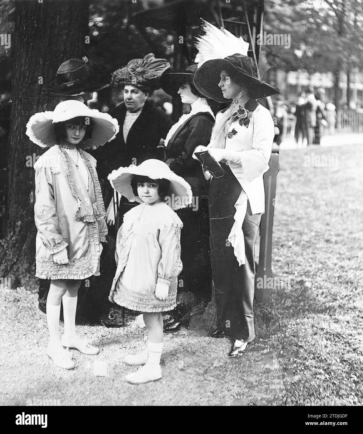 Women's' fashion 1912 hi-res stock photography and images - Alamy