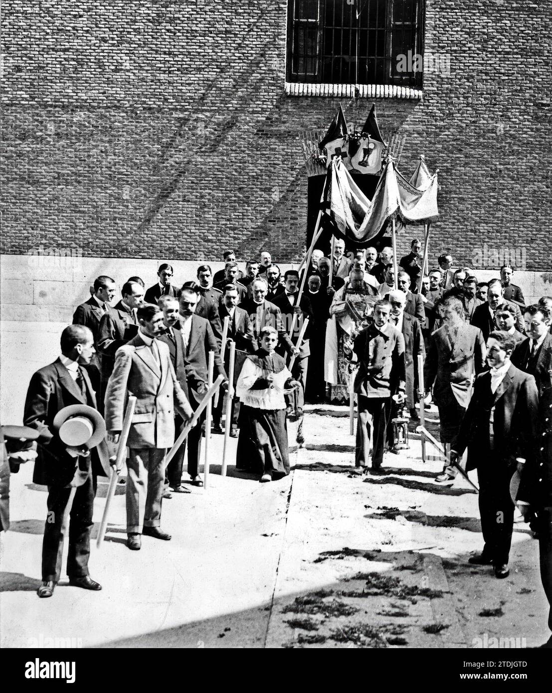 05/24/1912. Easter Communion in the Modelo prison. Procession of the ...