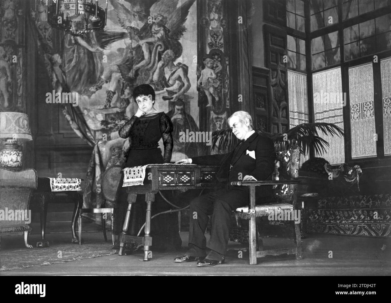 Madrid. February 1916. At the Princess Theater. María Guerrero and Pepe ...