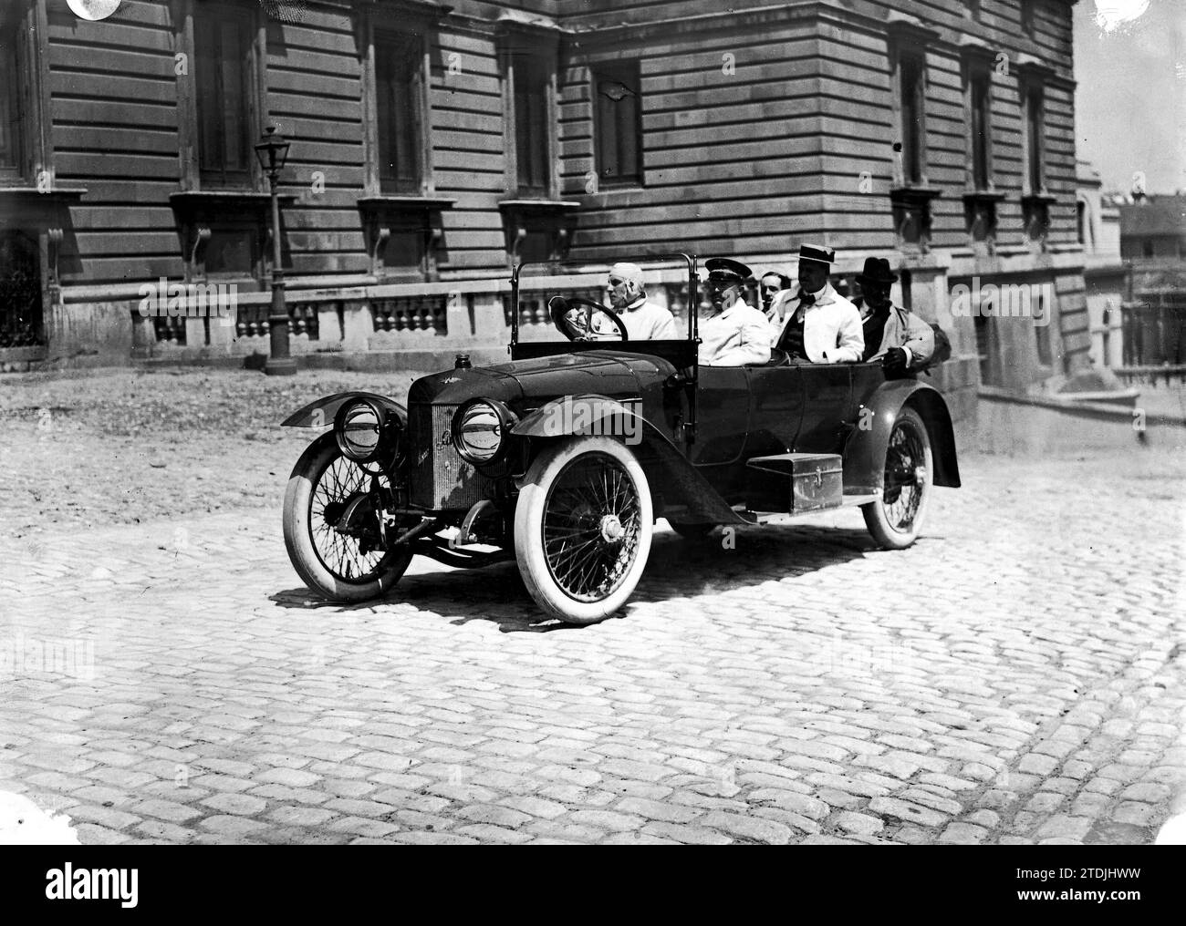 06/11/1913. The journey of D. Alfonso Xiii. HM the King arriving at the ...