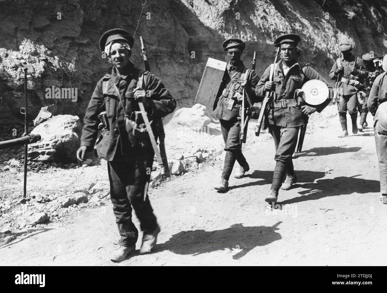 English soldiers trenches hi-res stock photography and images - Alamy