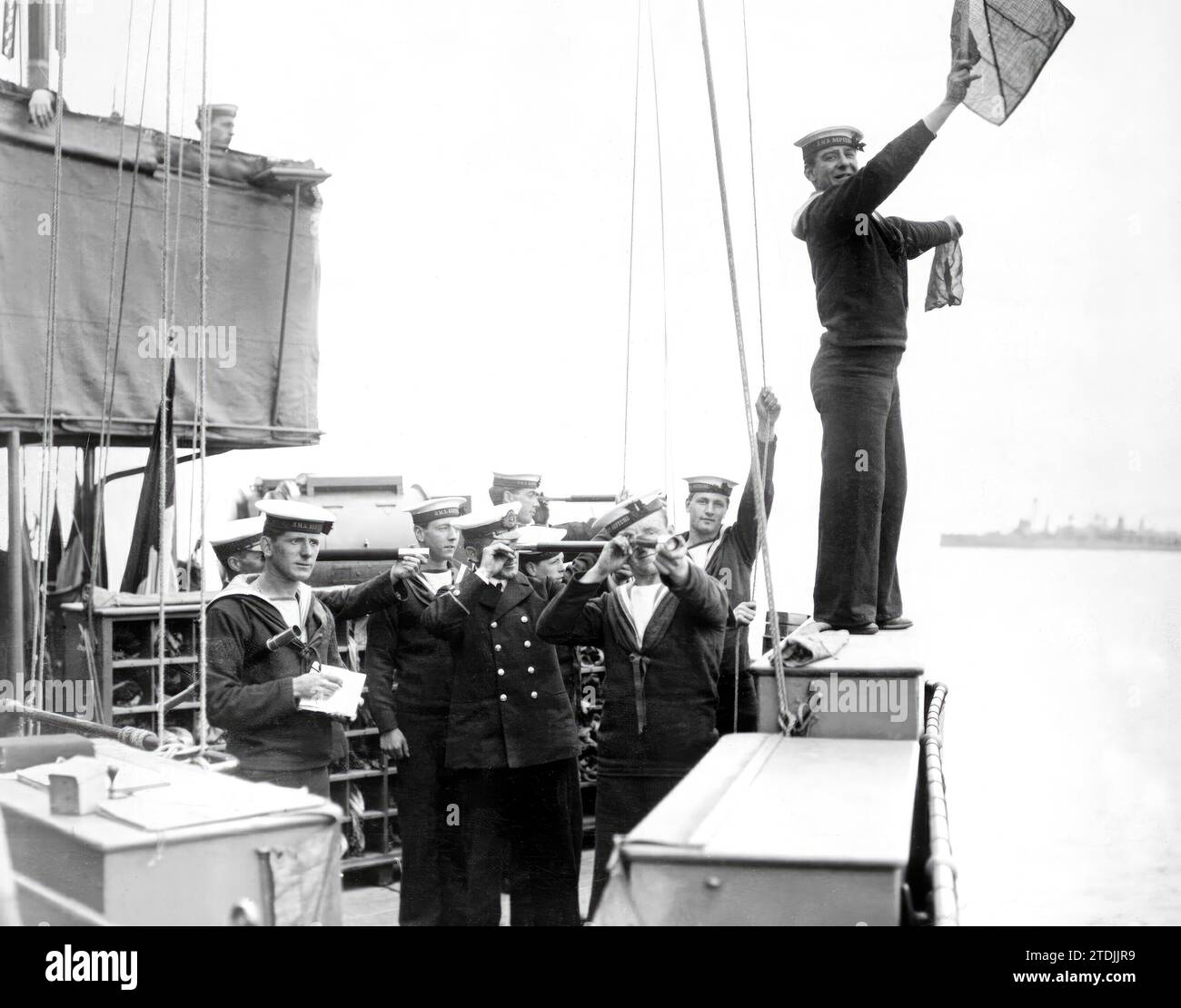 07/31/1914. From the English Navy. Transmission of Orders between ...