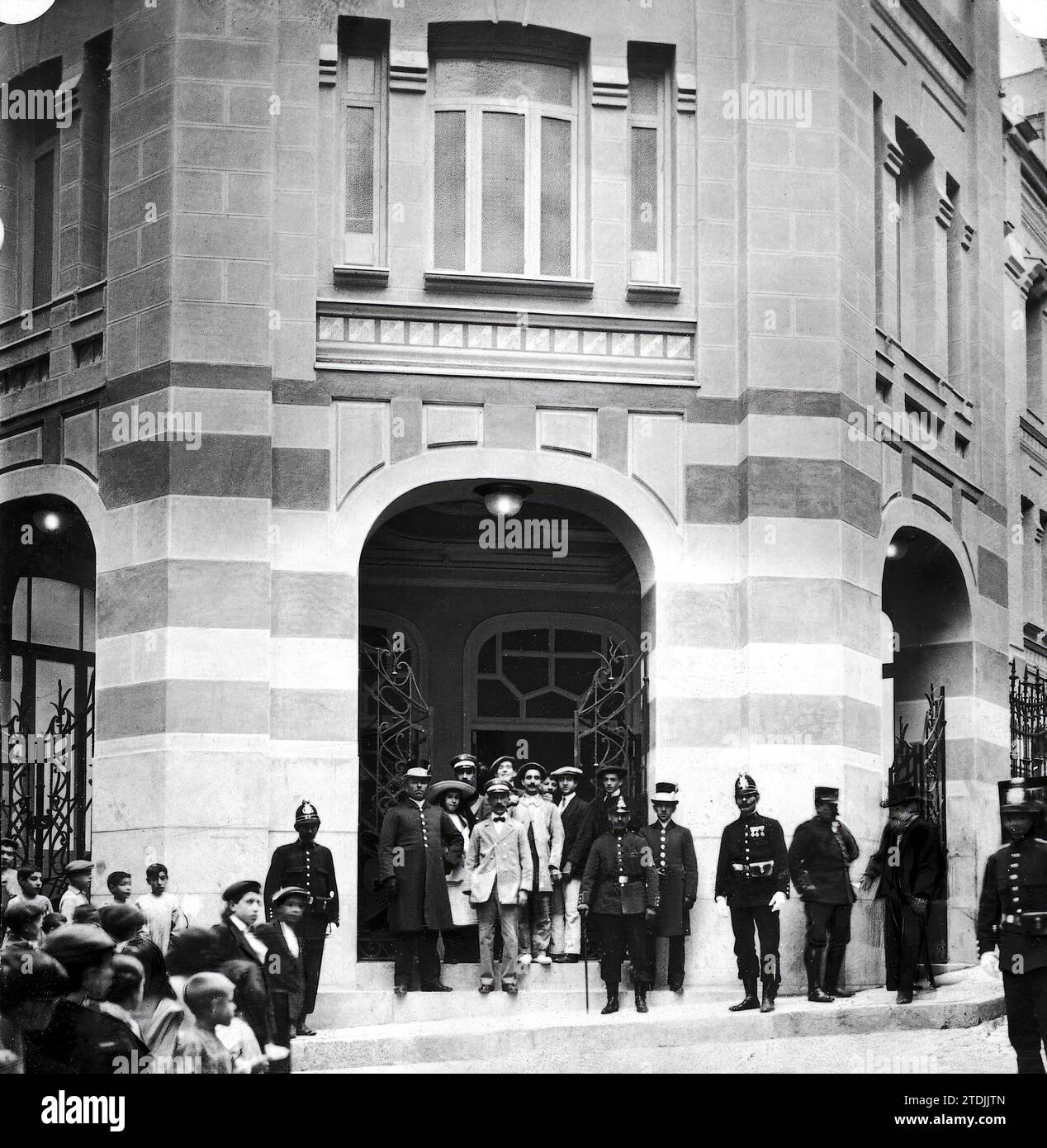 05/30/1913. Yesterday's inauguration in Madrid. Exterior appearance of ...