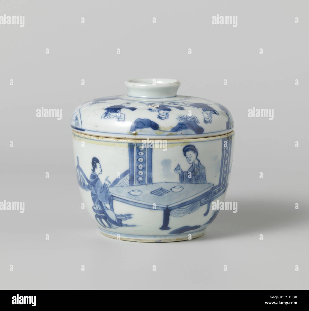 Object under a table hi-res stock photography and images - Alamy