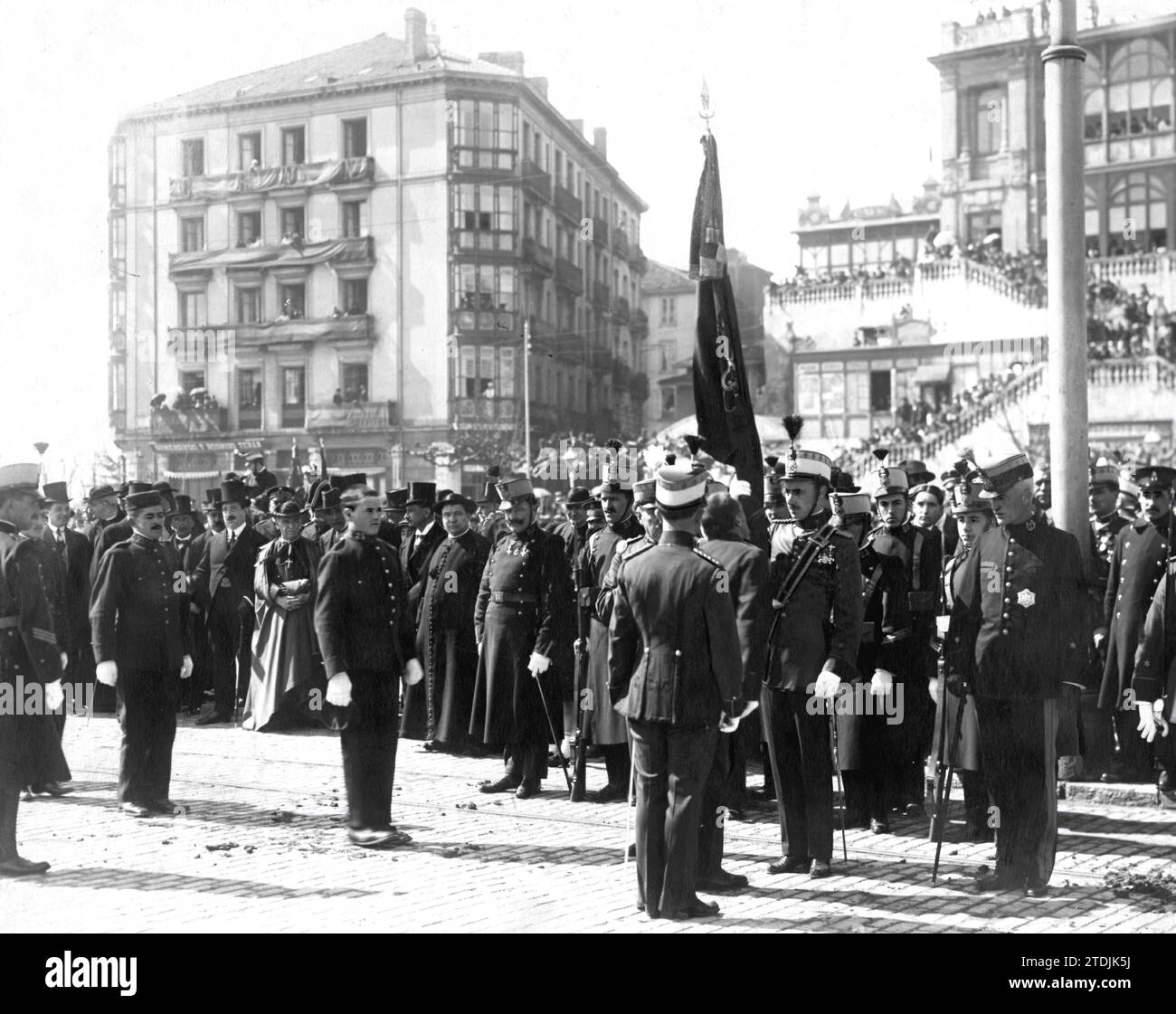 02/29/1916. The flag oath in Santander. The Authorities next to the ...