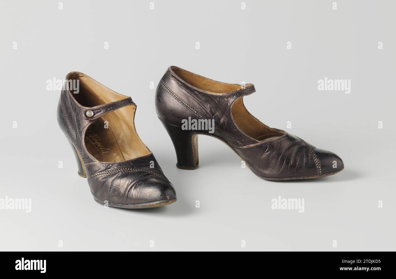 Band shoe made of gold -turning leather with ankle strap with gold ...