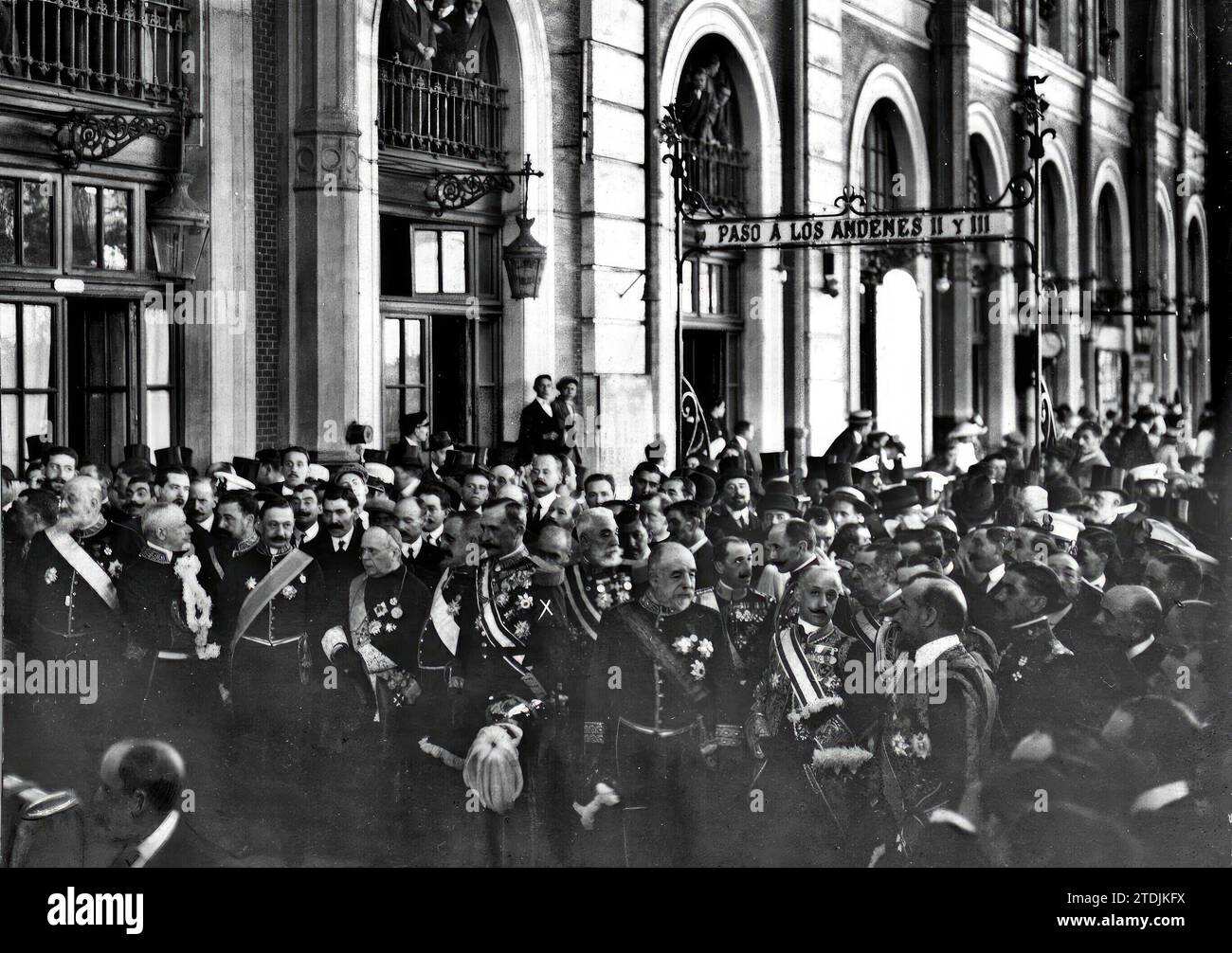 09/22/1912. On the platform of the north station HRH the Infante Don ...