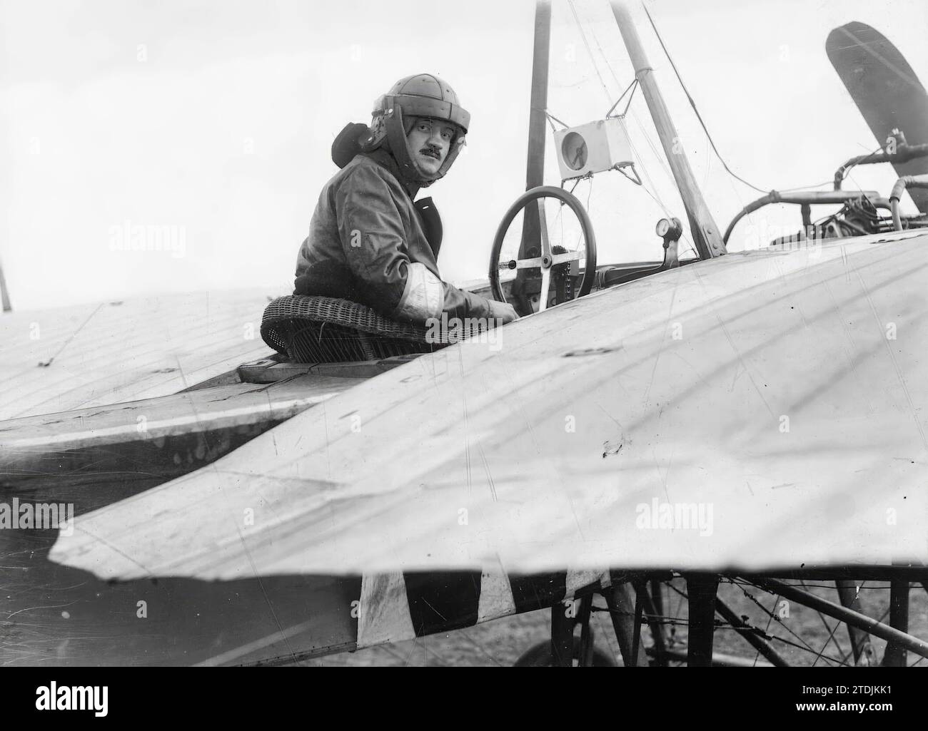 11/30/1914. The German aviator Lieutenant Caspar, who made flights over ...