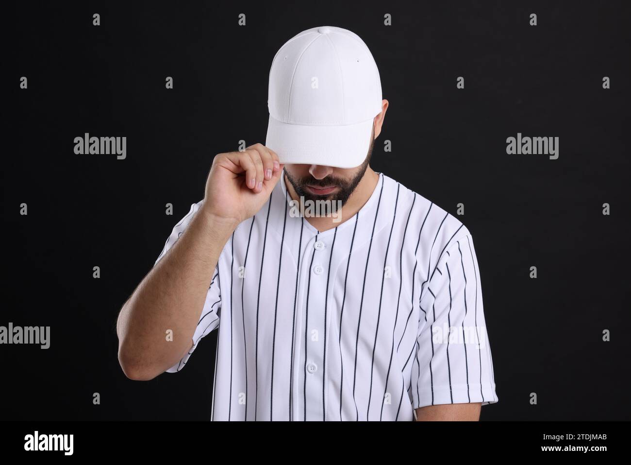 Wearing white shirt and baseball cap hi-res stock photography and ...
