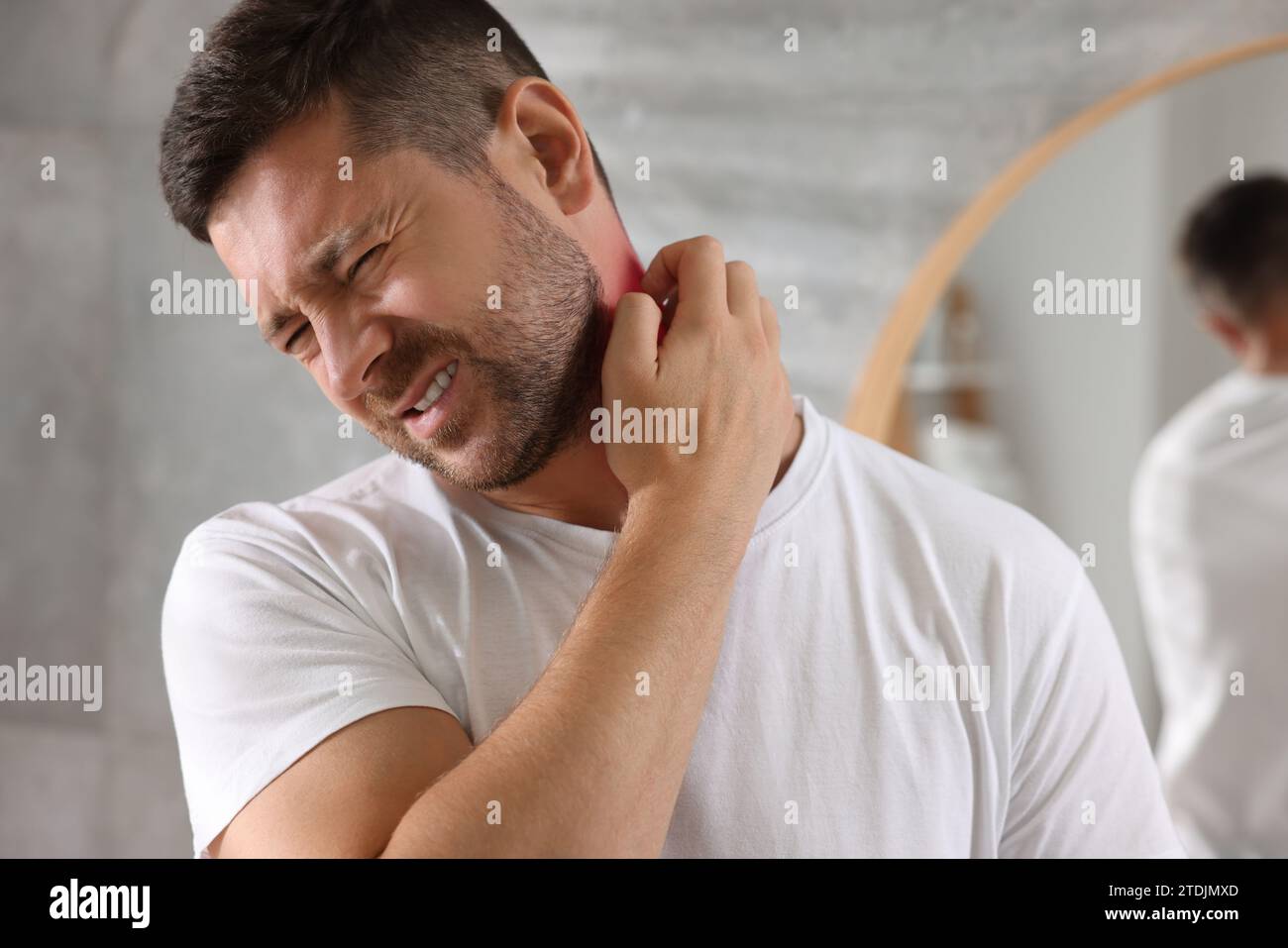 Man scratching neck hi-res stock photography and images - Alamy