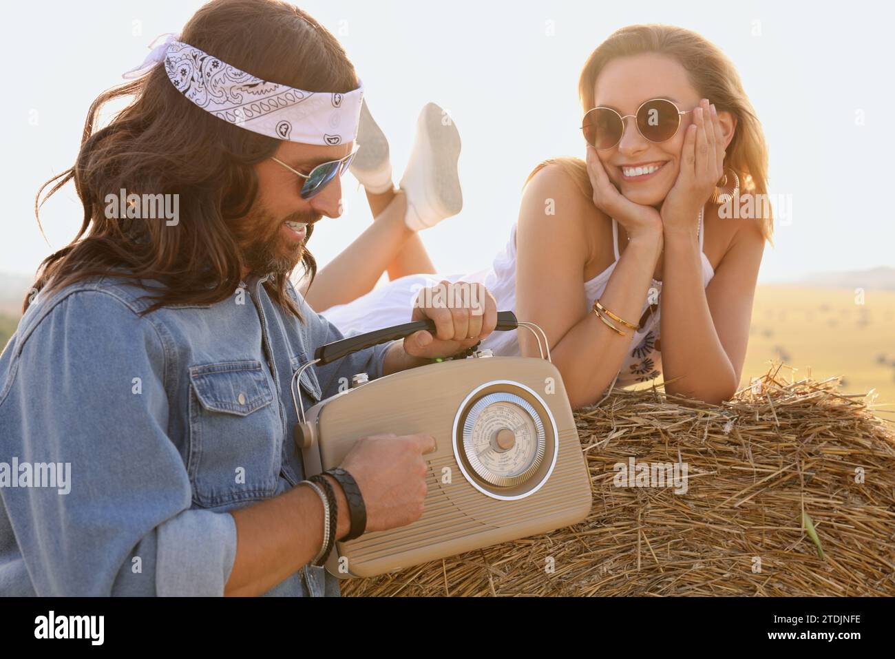 Hippie couple hi-res stock photography and images - Alamy