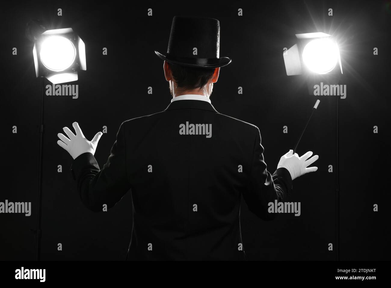 Magician performing on stage back hi-res stock photography and images ...