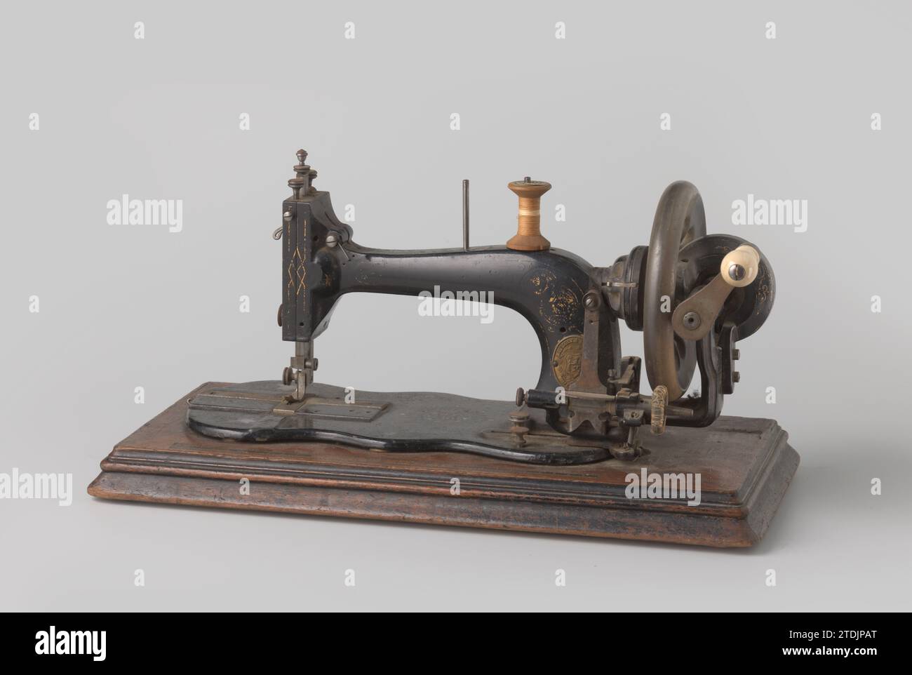 1900 sewing machine hi-res stock photography and images - Alamy