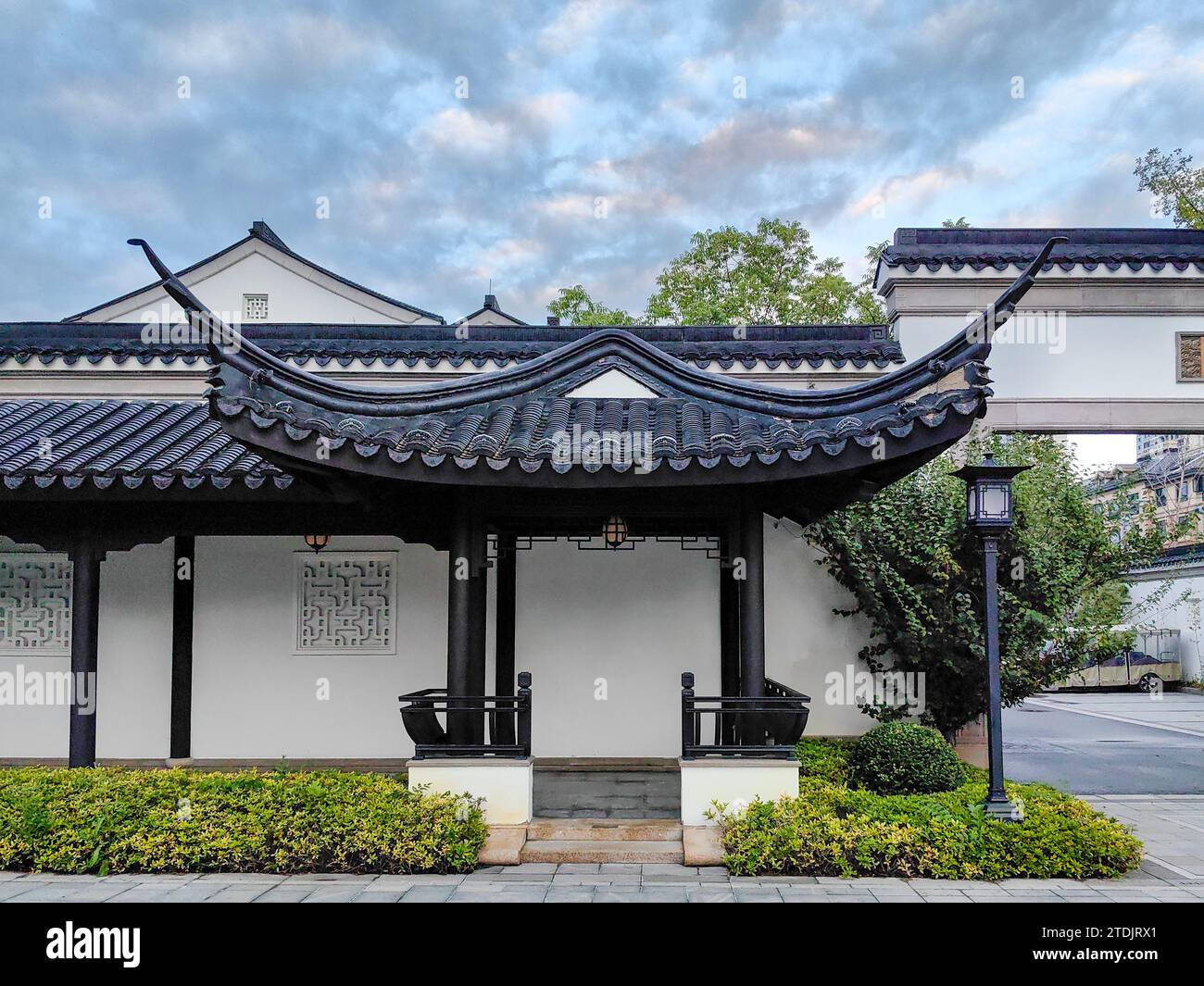 Hui style hi-res stock photography and images - Alamy