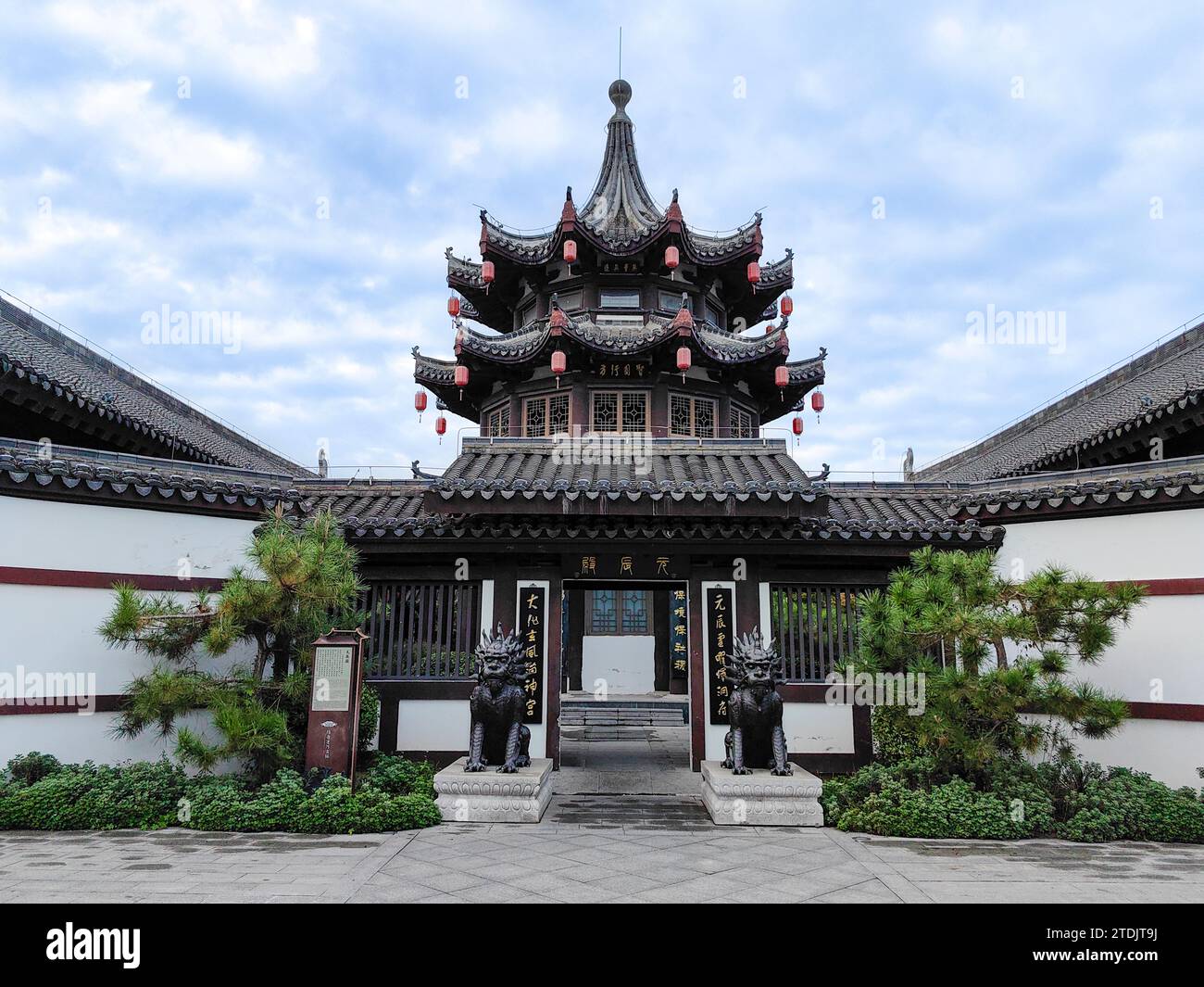 Garden style luxury villa in China, Hui style of antique architecture ...